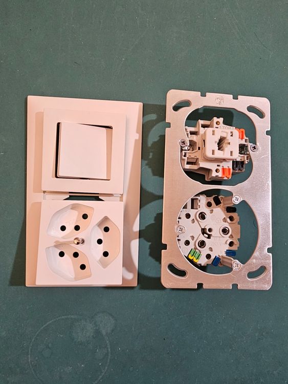 UP-Kombination Gr.I-I Sch3/1L / 3xT13 Ws Feller EdizioDue (Gebraucht) in Zürich für CHF 24 – mit ...