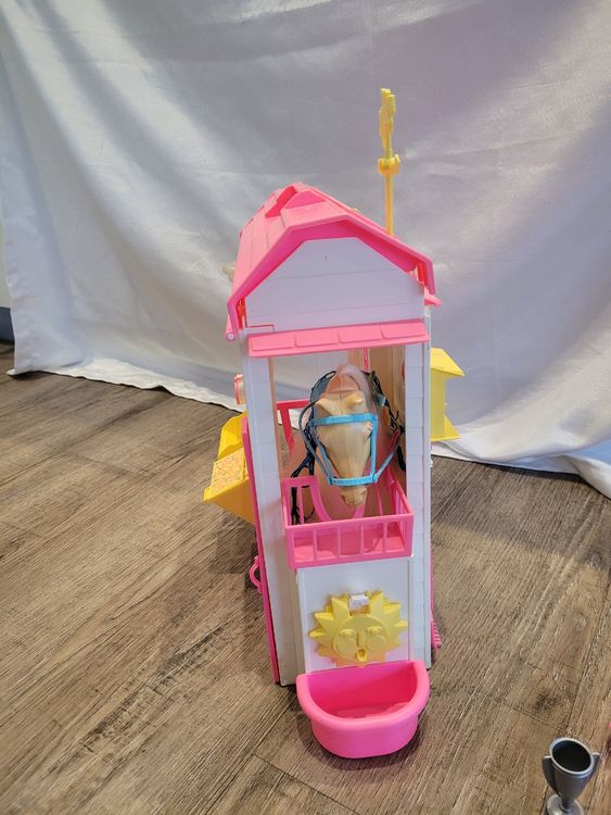 Barbie Pferd Leckermaul, Stall, Picknick Set (Gebraucht) in ...