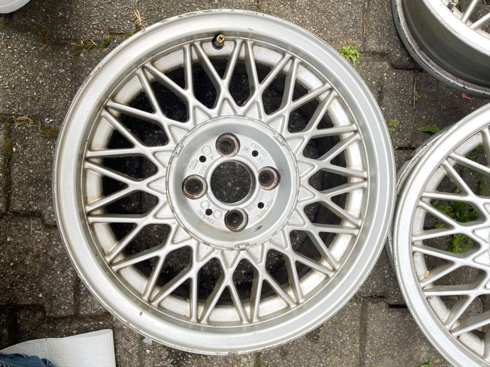 BMW E30 15 Zoll ET 24 Alufelgen (Original) (Gebraucht) in Zürich für ...