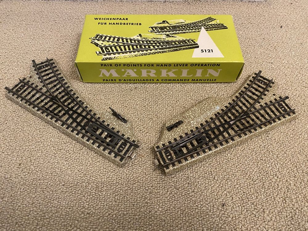 Märklin H0 Weichenpaar Typ 5121 (2 Stk.) in OVP grün (Gebraucht) in ...