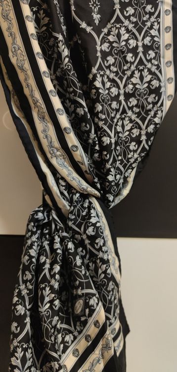 Écharpe en soie atelier Versace (D'occasion) à Biel/Bienne pour CHF 148 ...