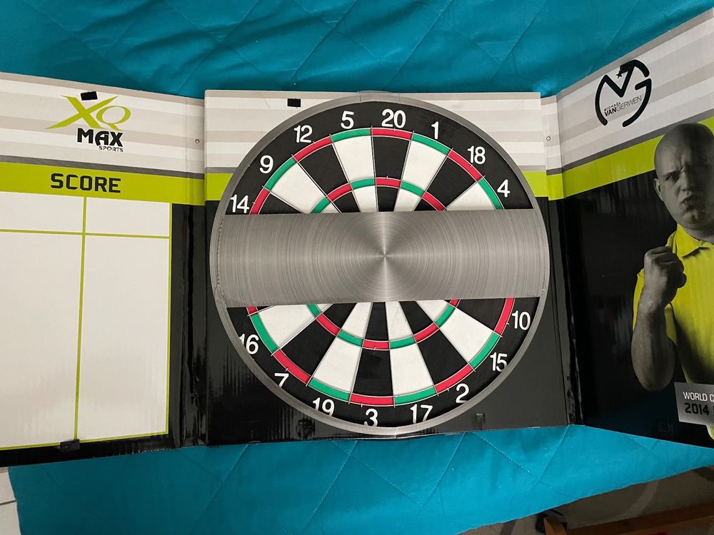 Darts mit Ziel 43 cm Michael van Gerwen - SET Schrank (Gebraucht) in Hallwil für CHF 15 – mit ...