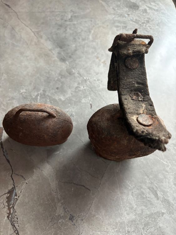 2x Cloches de vache anciennes 🐮 Suisse 🇨🇭 Vintage (Gebraucht) in Réchy für CHF 1 – mit Lieferung ...