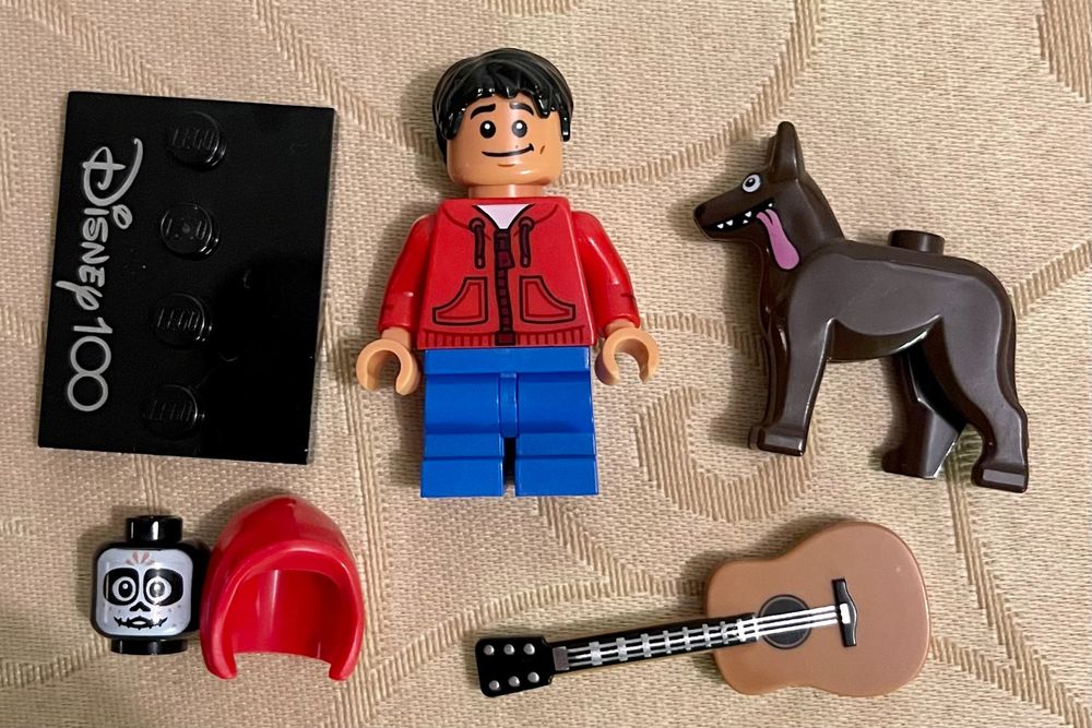 Lego Minifigure Disney 100 - Miguel & Dante (Gebraucht) in Glattpark ...