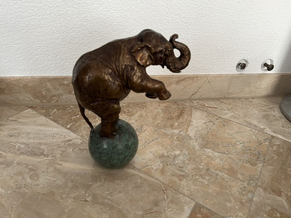 Rolf Knie Skulptur Elefant auf Kugel (Gebraucht) in Zumikon für CHF 551 – mit Lieferung auf ...