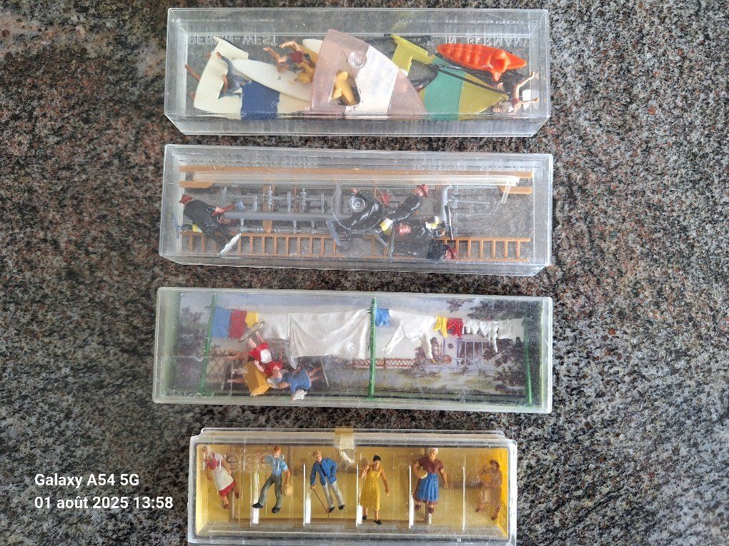 4 boites pour décors de maquette HO, selon photos (Gebraucht) in Saxon ...