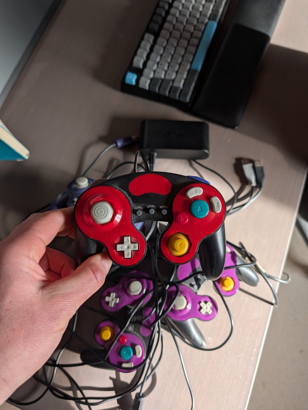 Set : 4 Gamecube controllers + WiiU USB adapter (Gebraucht) in Paudex ...