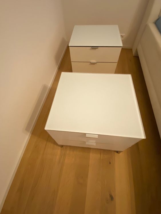 Weisse Nachttischli (2 Stk.) mit Glasplatte, Top Zustand (Gebraucht) in Horn für CHF 99 – nur ...