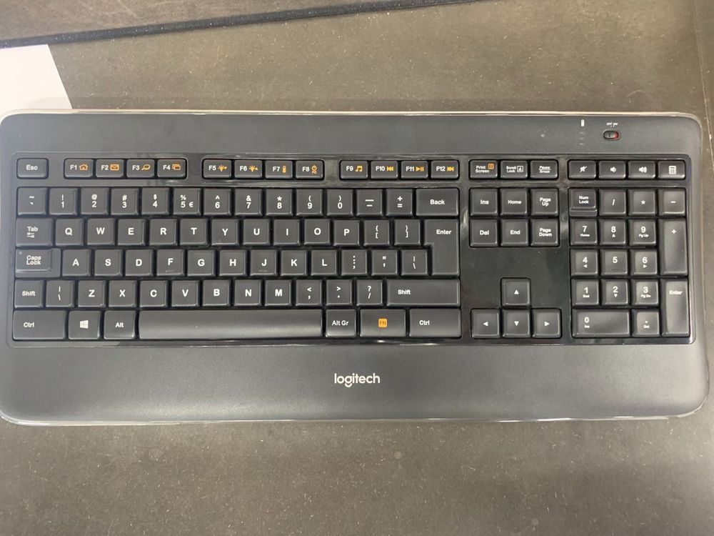 Logitech K800 US Illuminated PORTOFREI (Neu (gemäss Beschreibung)) in ...