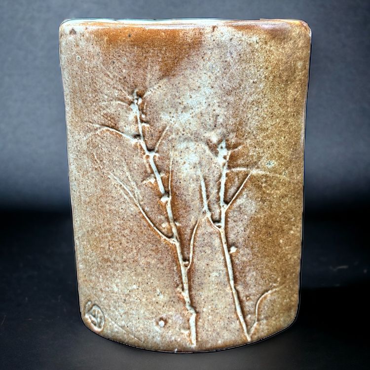 Vase en céramique d'art émaillé motif végétal. Signé (Gebraucht) in ...