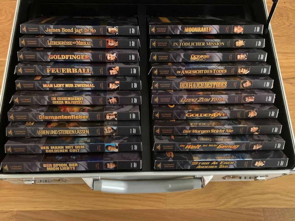 James Bond Alu-Koffer mit 20 Bond DVD Filmen und Zubehör | Kaufen auf ...