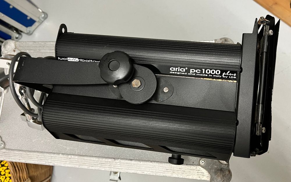 ARIA Bühnenscheinwerfer 1000 Watt in Transportcase (Gebraucht) in Mettmenstetten für CHF 16 ...