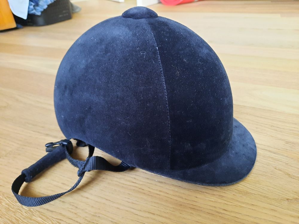 Reithelm Fouganza, Samt schwarz Gr. 54 (Gebraucht) in Marthalen für CHF ...