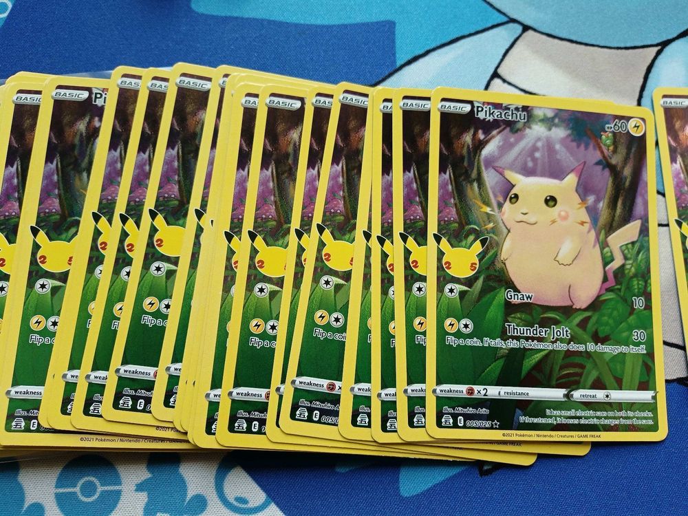 Pikachu Full Art - Celebrations Pokemon (Neu (gemäss Beschreibung)) in ...