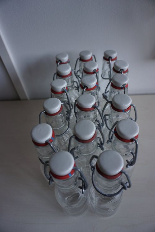 17 kleine Flaschen Glas mit Deckel 1dl | Kaufen auf Ricardo