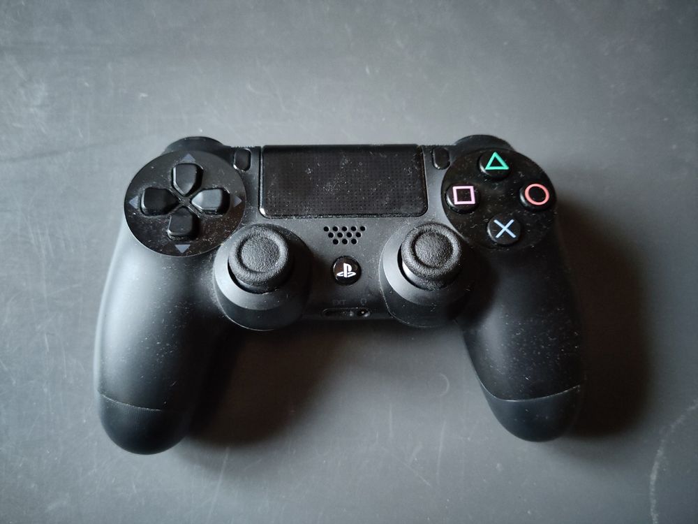 Sony Playstation 4 Controller schwarz Top Zustand (Gebraucht) in Matten b. Interl für CHF 32 ...