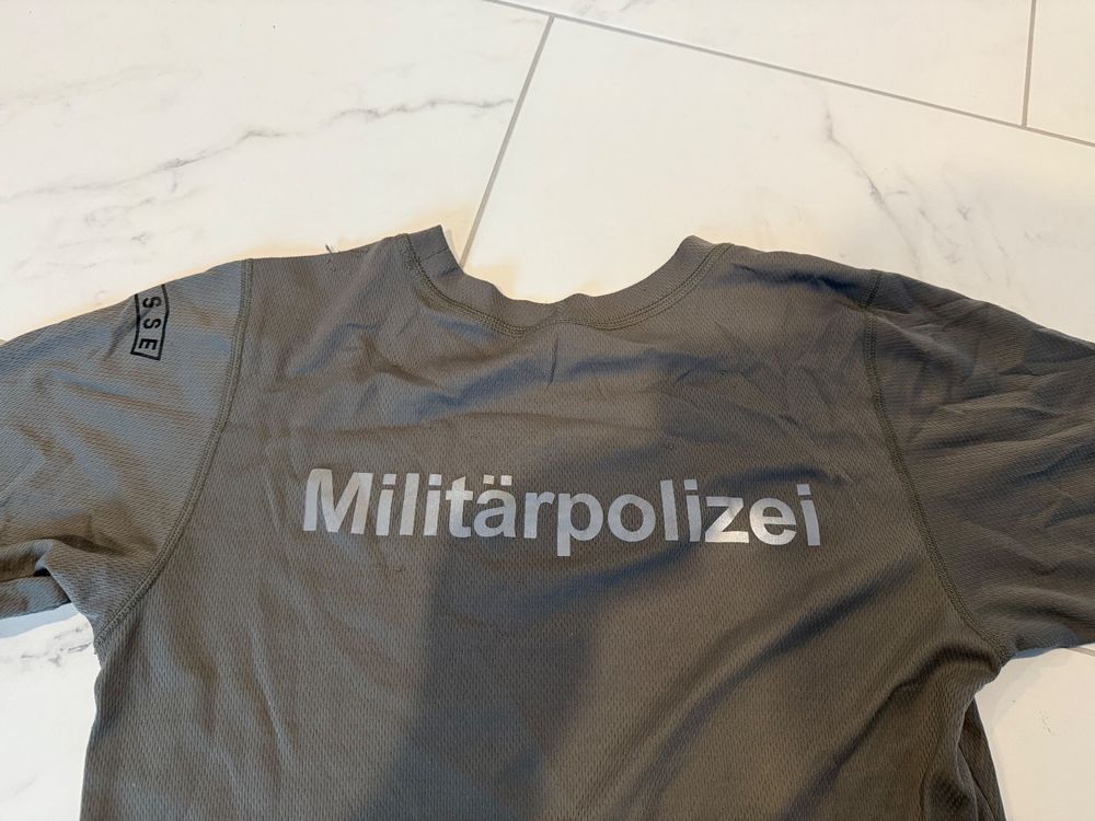 Militärpolizei t-shirt, armée suisse (D'occasion) à Bévilard pour CHF 9 ...