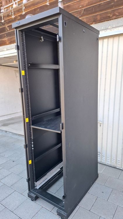 IBM Server-Rack – 42U / HE – robustes Rack auf Rollen (Gebraucht) in ...