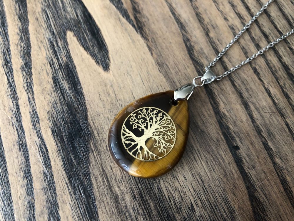 Halskette mit Anhänger Baum des Lebens (Neu und originalverpackt) in Kloten für CHF 10 – mit ...