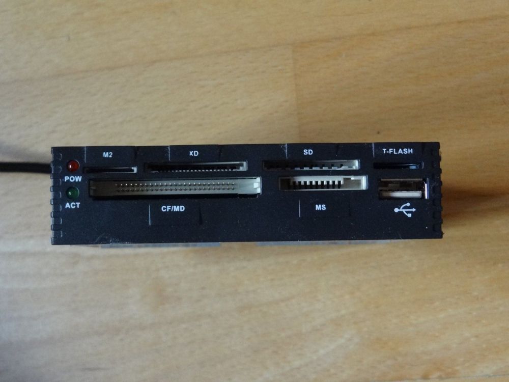 Multi Card Reader Desktop (Gebraucht) in Lausen für CHF 4 – mit ...