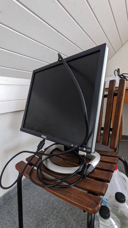 alter Dell Monitor (Defekt) in Rafz für CHF 1 – nur Abholung auf ...