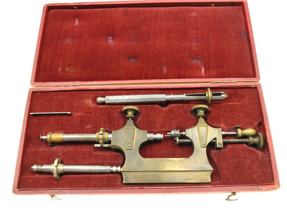 Tour à pivoter Zapfenrollierstuhl Uhrmacherwerkzeug, Antik (D'occasion) à Wettingen pour CHF 43 ...