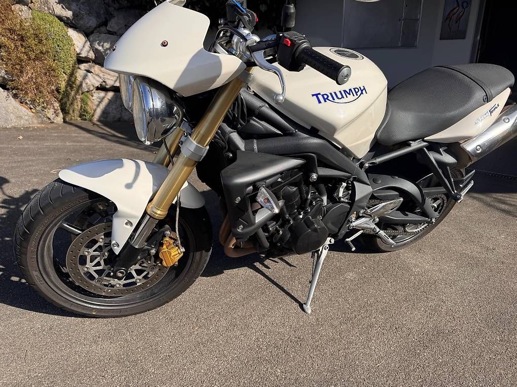 Motorrad TRIUMPH Street Triple 675 ccm / 78 KW (Gebraucht) in ...