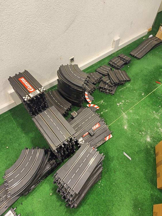 Carrera Schienen (Gebraucht) in Lüscherz für CHF 191 – nur Abholung auf ...