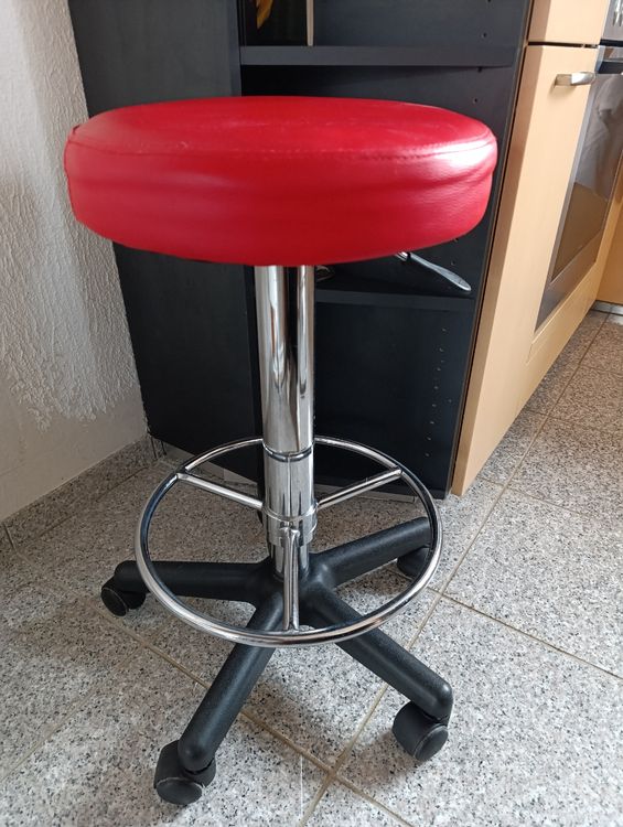 Roter Barhocker, höhenverstellbar, drehbar, mit Rollen. | Kaufen auf ...