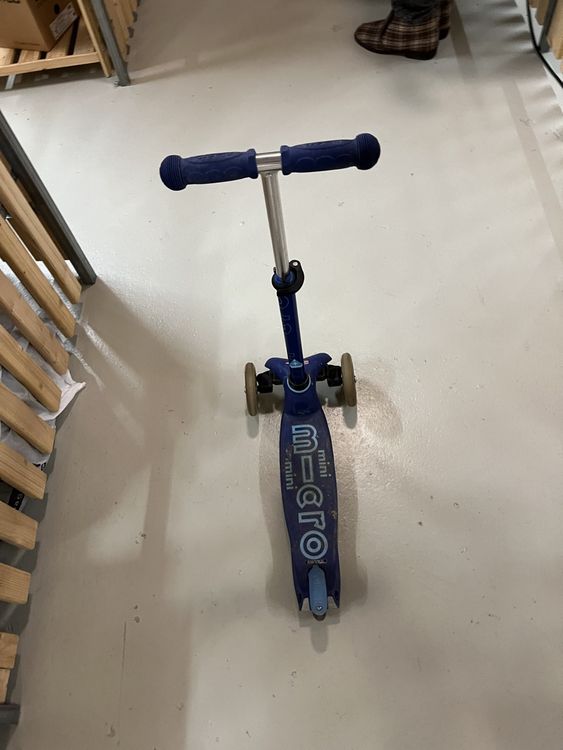 Micro Scooter Mini blau 3-Rad Roller Kindertretroller (Gebraucht) in Altendorf für CHF 5 – mit ...