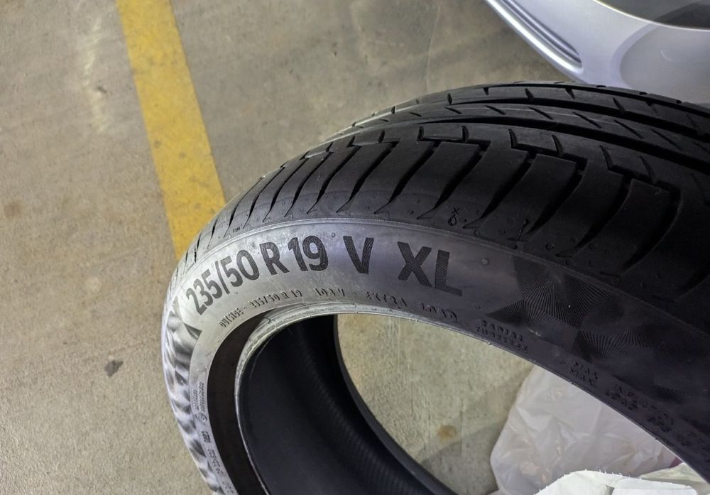 5xSommerreifen Continental 235/50 R19 V XL - Top Zustand (Gebraucht) in ...