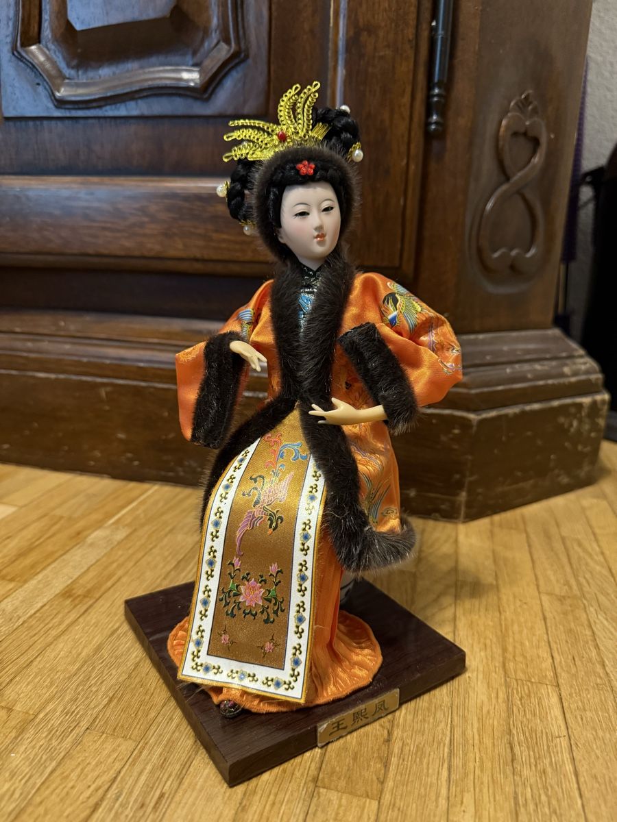 Poupée Chinoise de Collection - Édition Limitée, État Neuf (Gebraucht ...