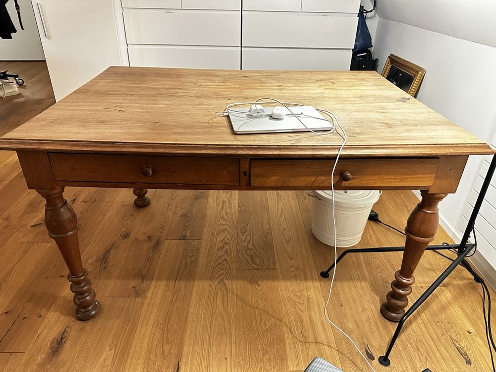 Massiv Holztisch mit gedrechselten Beinen (Gebraucht) in Zürich für CHF ...