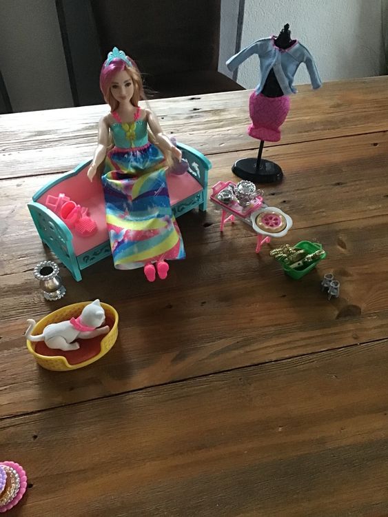 Barbie ganz neu mit zubehör 1(Barbie sitzt Modell) (Gebraucht) in ...