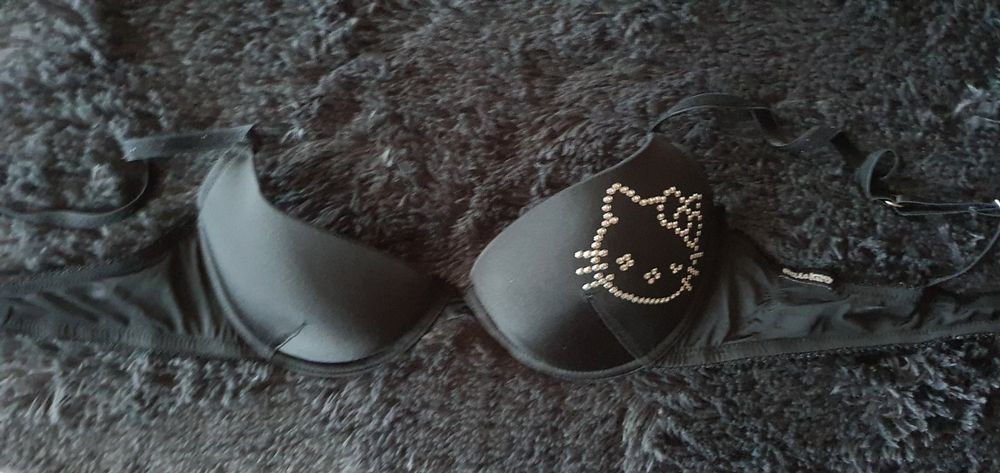 Schwarzer Hello Kitty BH mit Strass Grösse 80A (Gebraucht) in ...