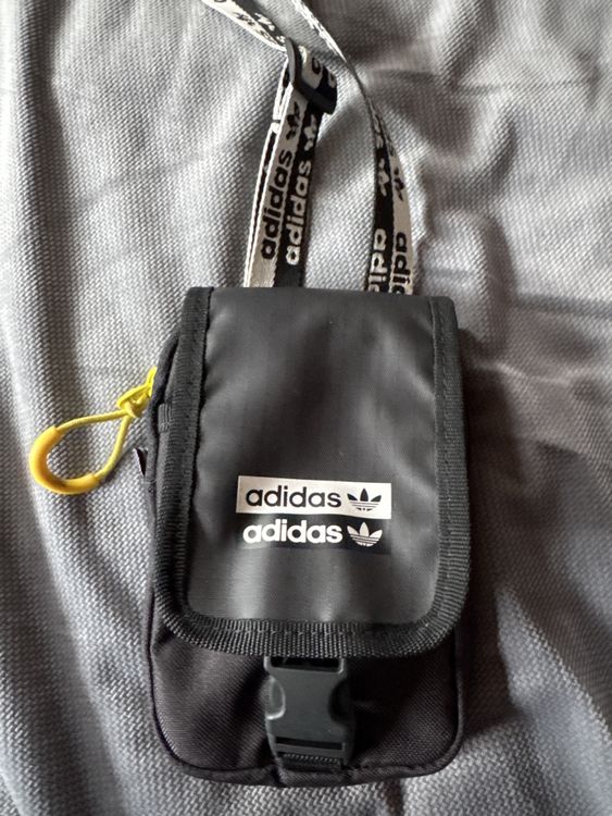 Adidas Umhängetasche/Handytasche Neu (Neu (gemäss Beschreibung)) in ...