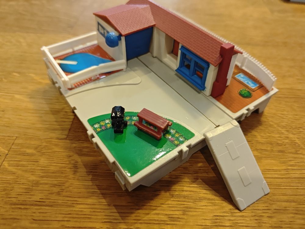 Micro Machines Travel City Suburban House (Gebraucht) in Wittenbach für ...
