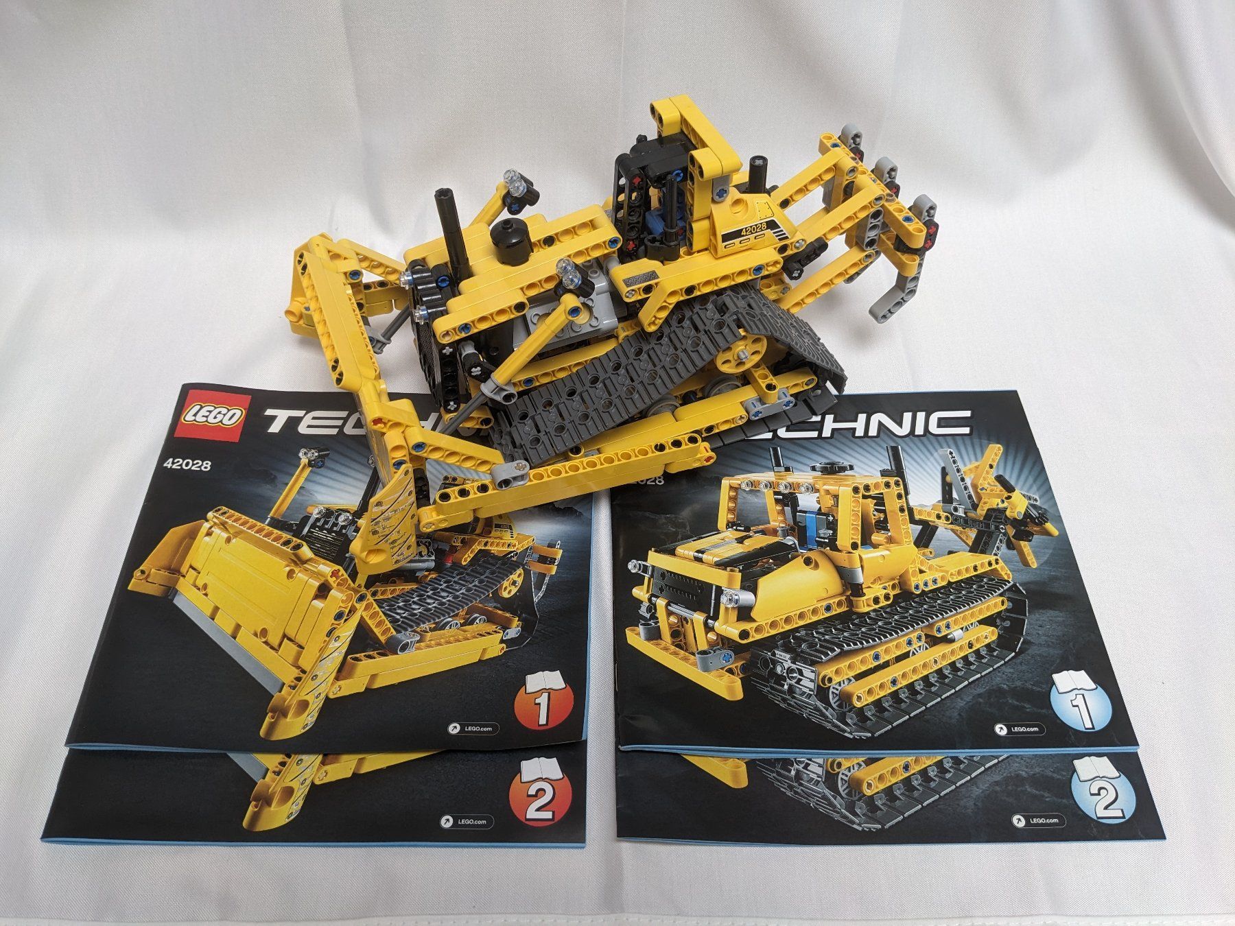 LEGO Technic - Bulldozer 42028 (Gebraucht) in Sursee für CHF 35 – mit Lieferung auf Ricardo kaufen