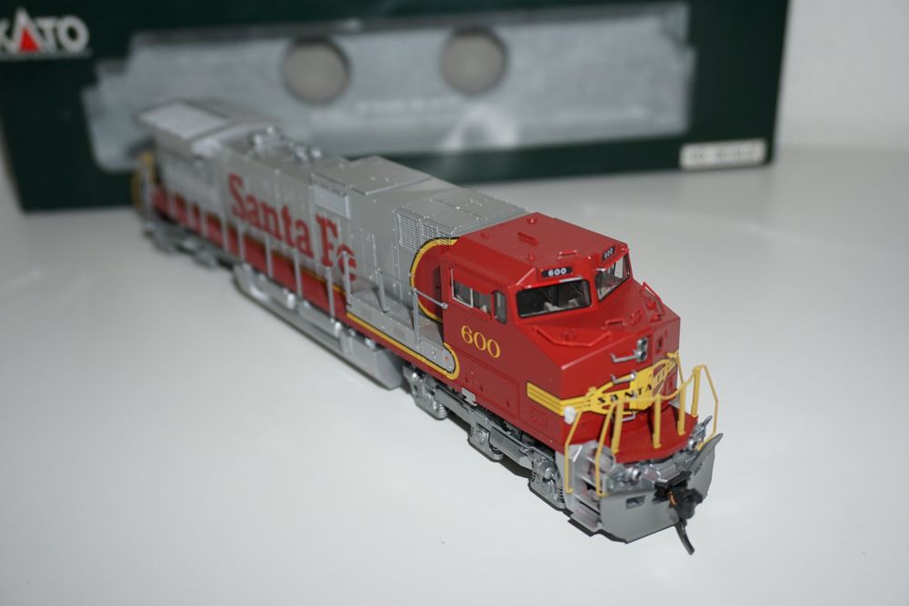 KATO 37-1203 - Santa Fe C44-9W Dash 9 Diesellok H0/DC (Gebraucht) in Matten b. Interl für CHF 62 ...