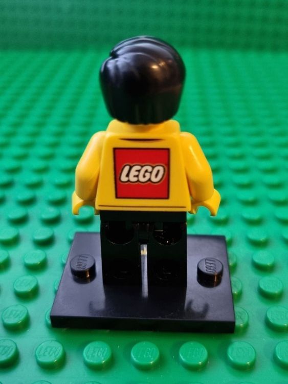 LEGO Minifigure 2x LEGO Store Employees (female+male) | Kaufen auf Ricardo
