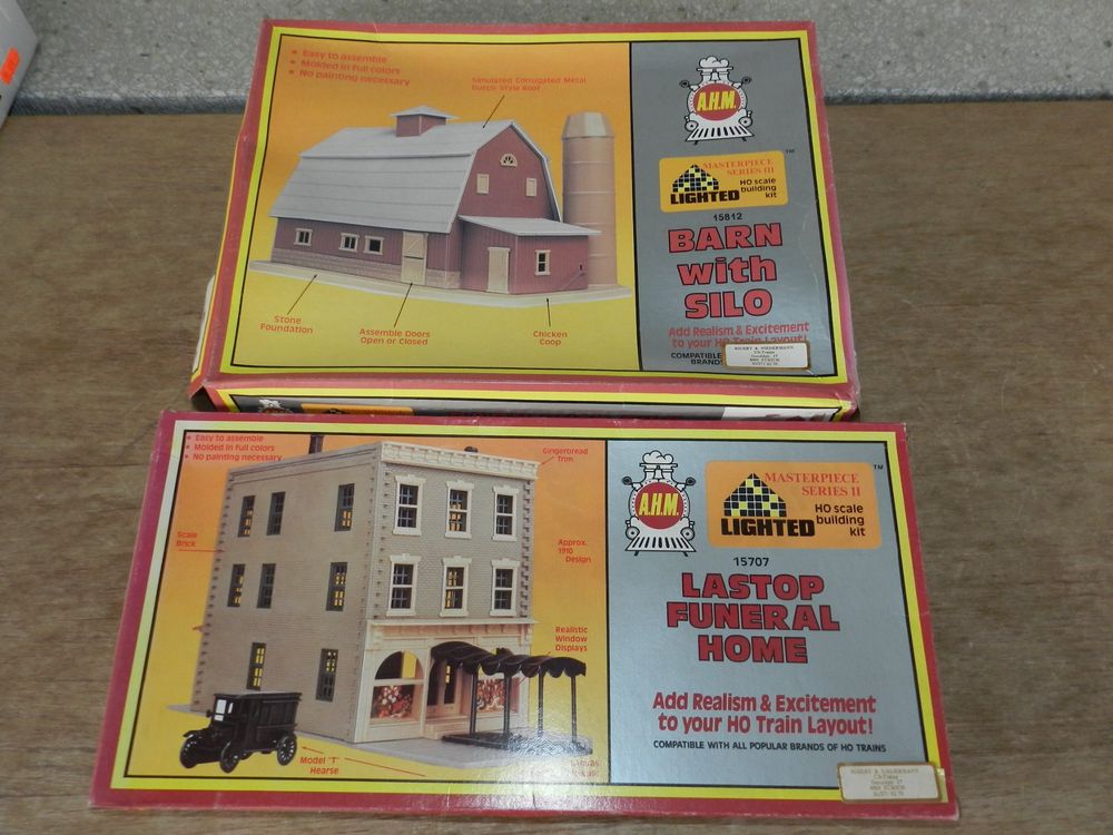 AHM H0 Bausätze Barn with Silo, Lastop Funeral (Neu und ...