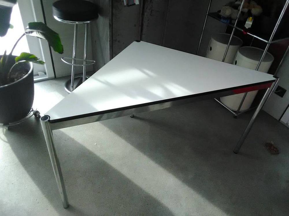 USM table triangle (Gebraucht) in St-Maurice für CHF 300 – nur Abholung ...
