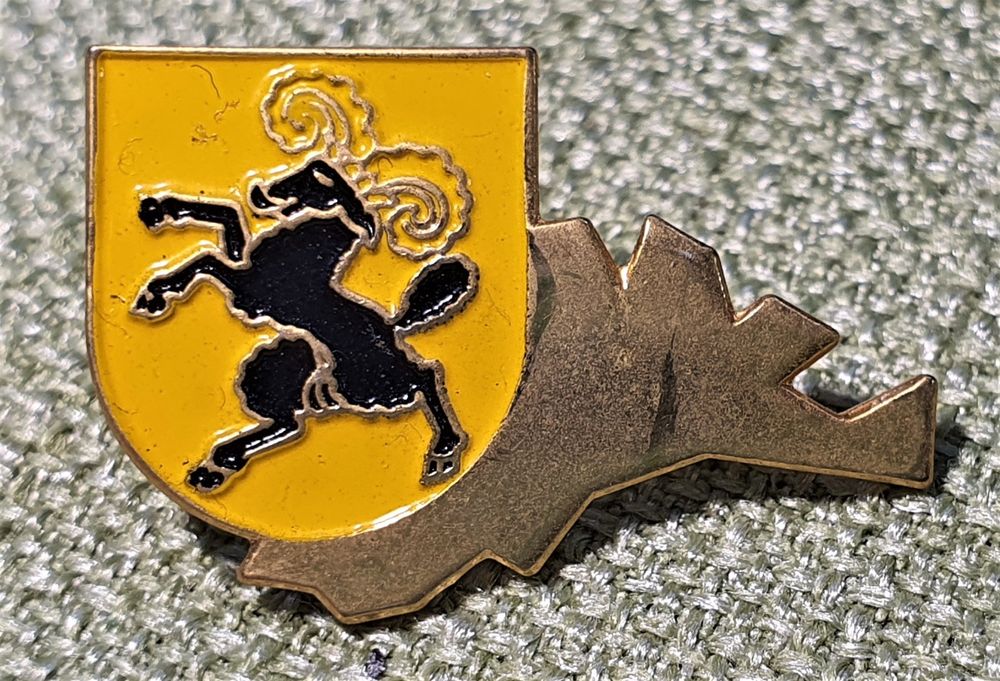 P035 - Pin Wappen mit Kantonsgrenze - Schaffhausen (Gebraucht) in Reinach BL für CHF 2 – mit ...