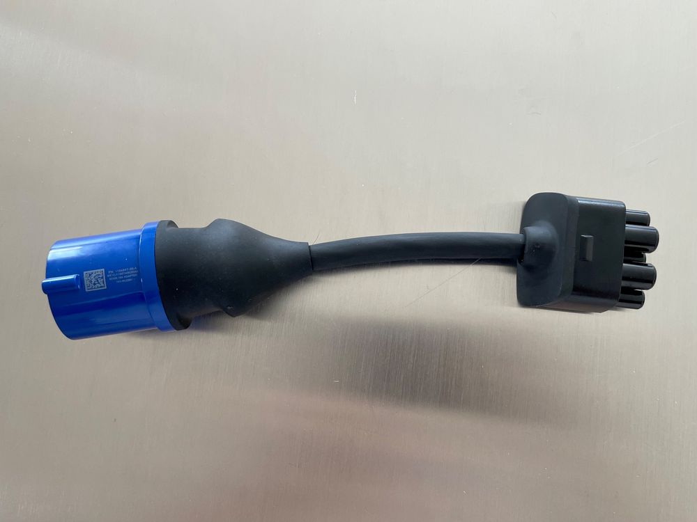 Tesla blauer Adapter- 16A/32A | Kaufen auf Ricardo