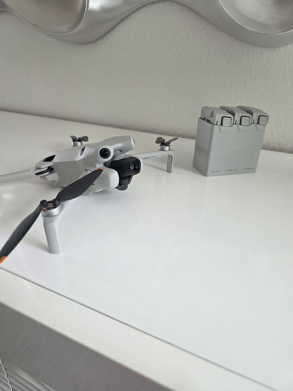 DJI Mini 4 Pro Drone mit 3 Akkus & Tasche, Top Zustand (D'occasion) à ...