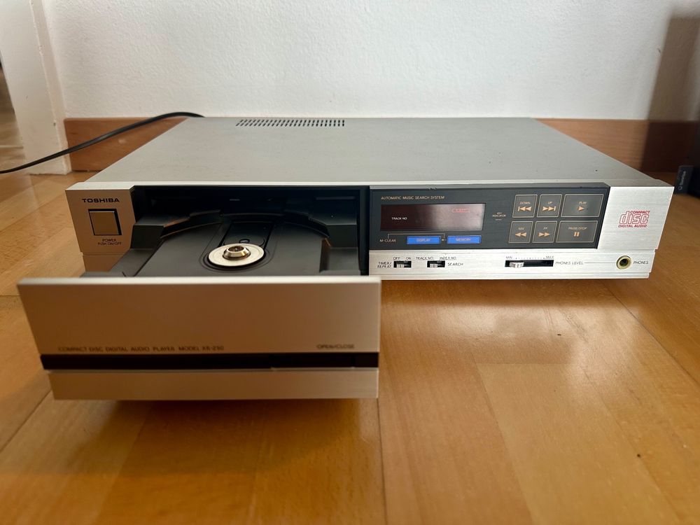 CD Player Toshiba XR-Z50 (Gebraucht) in Baden für CHF 90 – mit Lieferung auf Ricardo kaufen