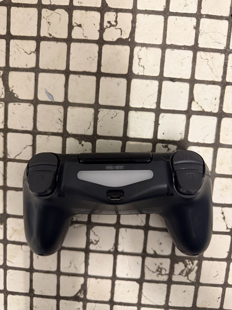 Schwarzer PS4 Dualshock Controller (Gebraucht) in Volketswil für CHF 35 ...