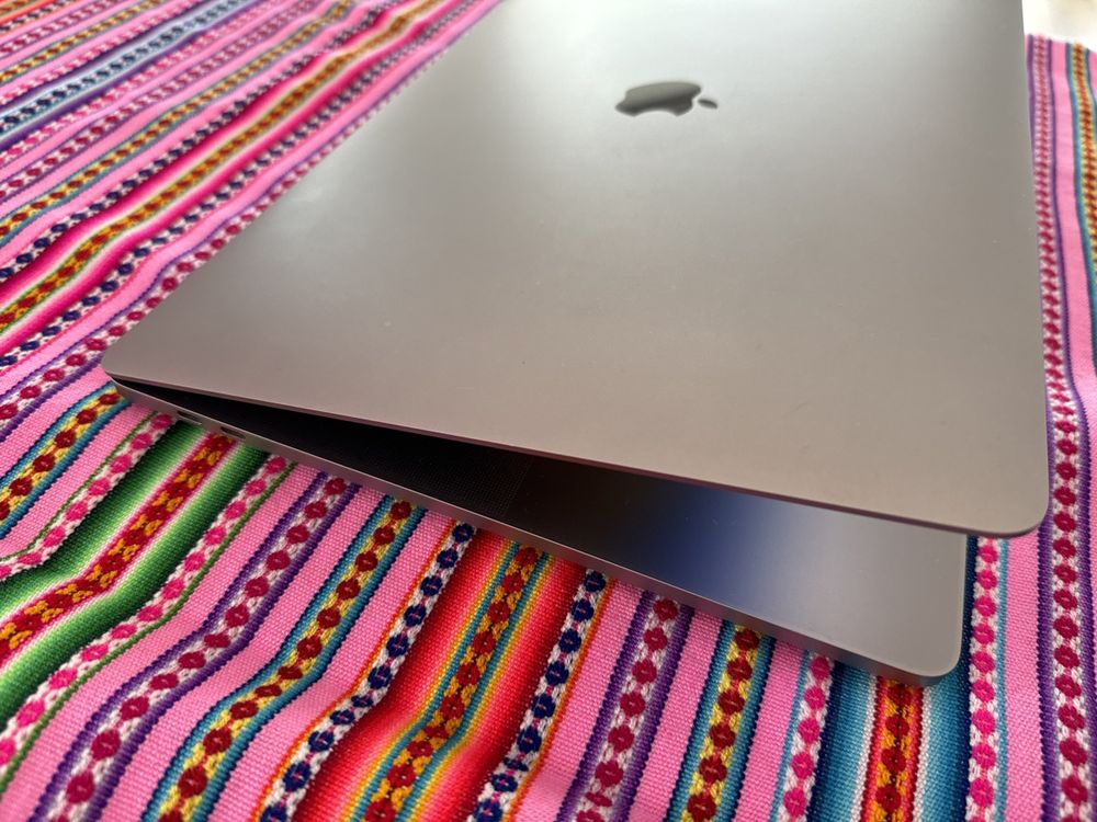 MacBook Pro 16", Retina Display mit True Tone | Kaufen auf Ricardo