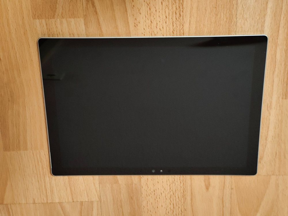 Microsoft Surface 1724 Ab 40.Fr (Defekt) in Solothurn für CHF 102 – mit Lieferung auf Ricardo kaufen