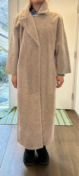 AYASSE Grace langer wendbarer Lammfell Mantel. Taupe. (Neu (gemäss ...